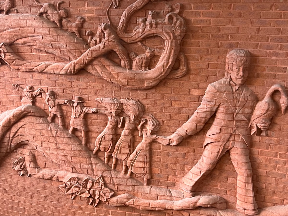 Tazewell County artist turns bricks into art - Cardinal News