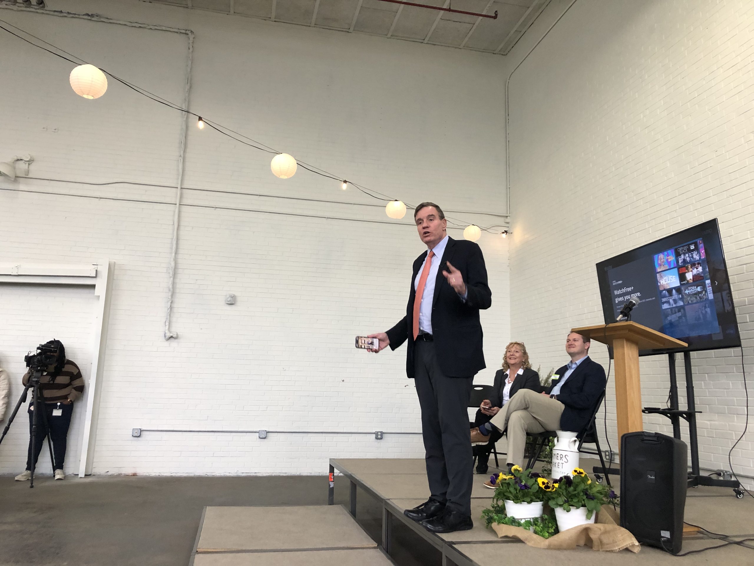 Sen. Warner talks technology and intelligence in swing through Western ...