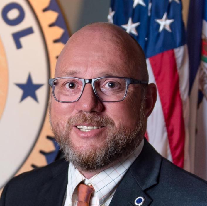 3 candidates vie for 2 seats on Bristol School Board - Cardinal News